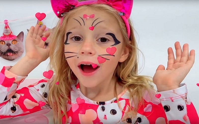 NV | Niña de 7 años se cuela en lista de youtubers varones más ricos