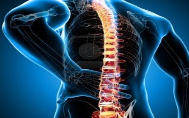 NV | Escoliosis es una deformidad de la columna que afecta a niños y adulto